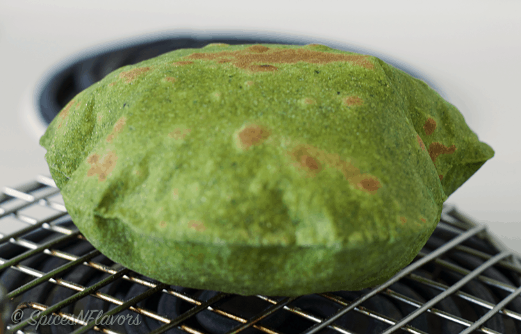 Palak (Spinach) Phulka - Kid Friendly recipe - Spices N Flavors