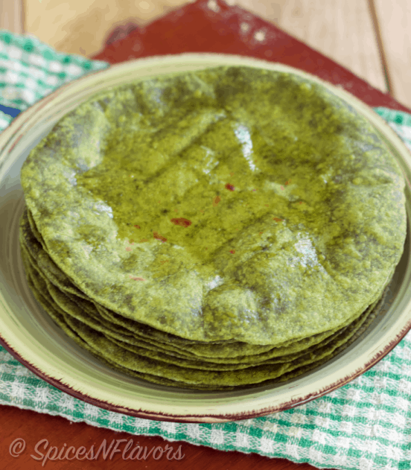 Palak (Spinach) Phulka - Kid Friendly recipe - Spices N Flavors