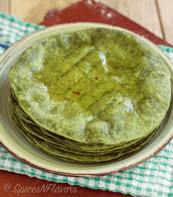 Palak (Spinach) Phulka - Kid Friendly recipe - Spices N Flavors