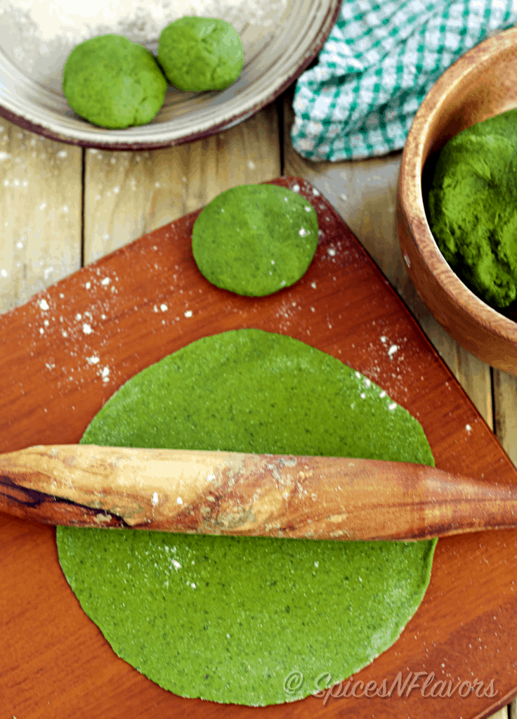 Palak (Spinach) Phulka - Kid Friendly recipe - Spices N Flavors