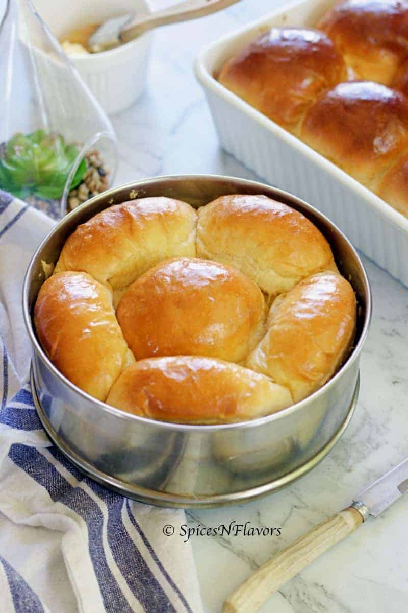 Ladi Pav Recipe (Eggless Dinner Rolls) - Spices N Flavors
