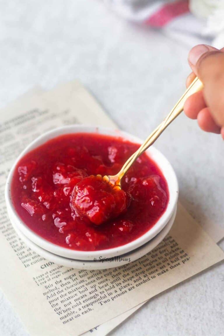 How to make Strawberry Filling for cakes - Spices N Flavors