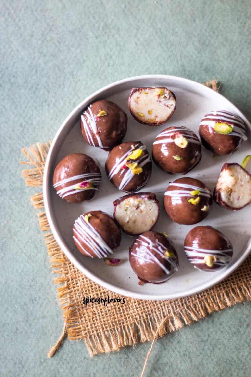 Easy 5 ingredient No Bake Cheesecake Truffles recipe - Spices N Flavors