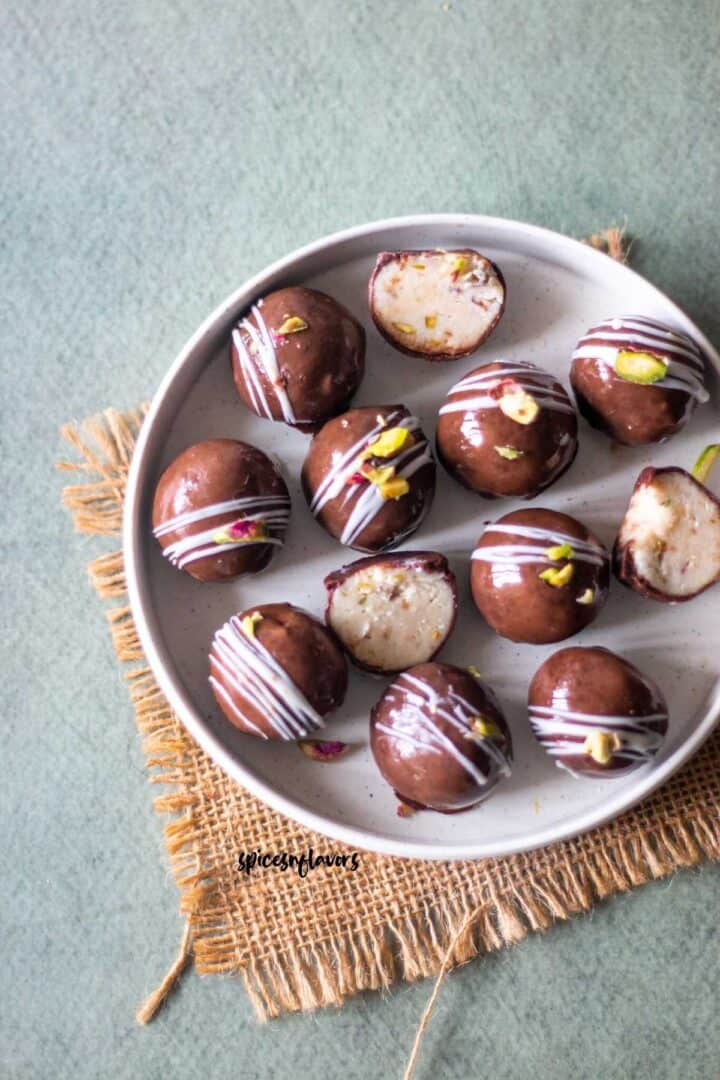 Easy 5 ingredient No Bake Cheesecake Truffles recipe - Spices N Flavors