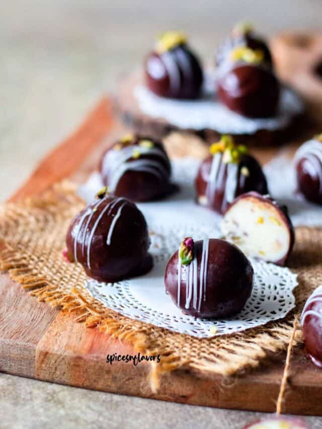 Cheesy Monaco Bites -Monaco Biscuit Party Topping - Spices N Flavors