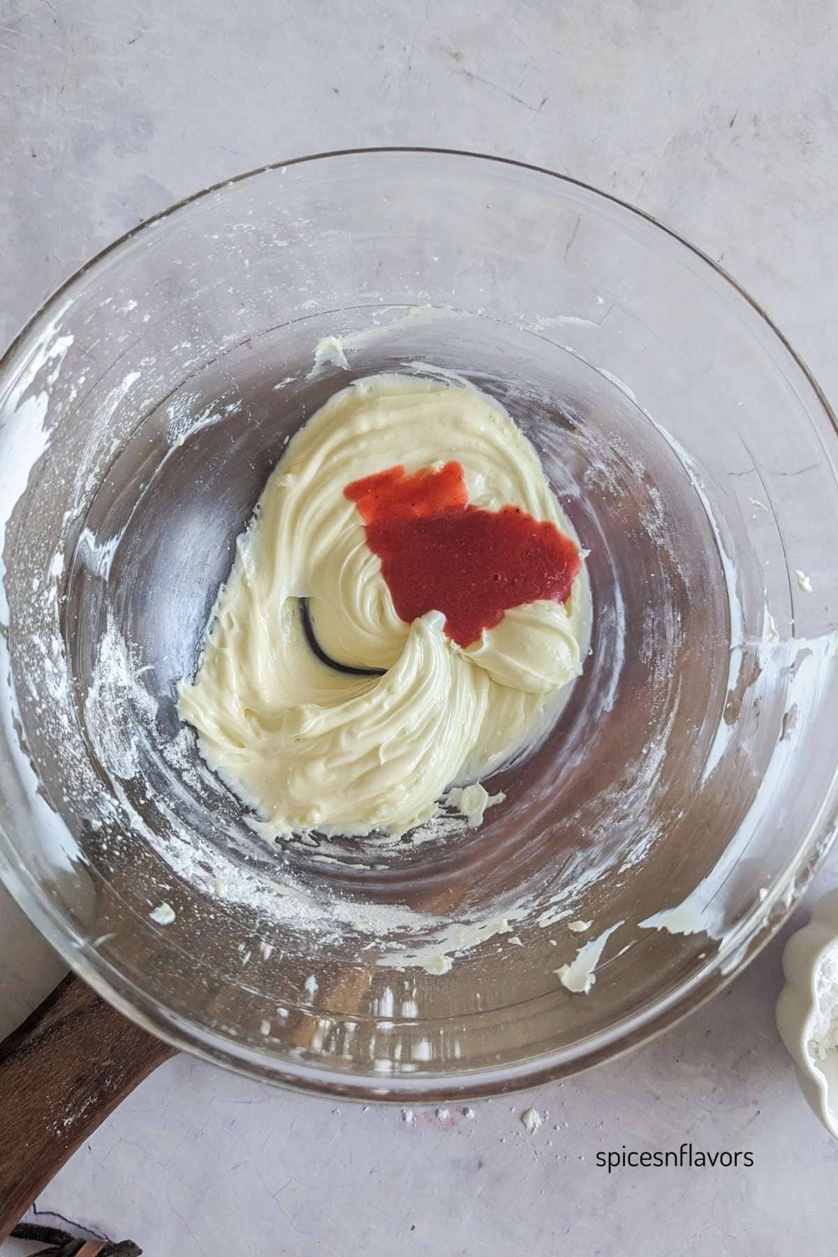 Fresh Strawberry Glaze (Icing) recipe for cakes - Spices N Flavors